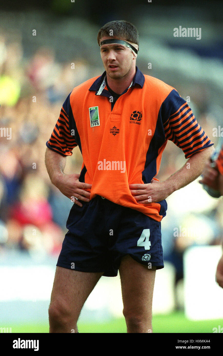 SCOTT MURRAY SCOTLAND & SARACENS 20 October 1999 Stock Photo - Alamy