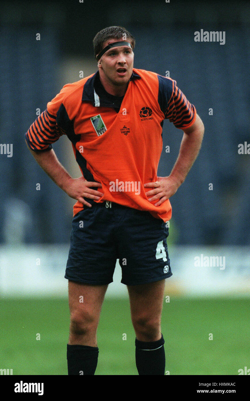 SCOTT MURRAY SCOTLAND & SARACENS 20 October 1999 Stock Photo - Alamy