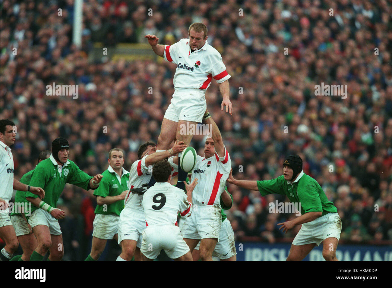 TIM RODBER WINS LINEOUT IRELAND V ENGLAND 06 March 1999 Stock Photo - Alamy