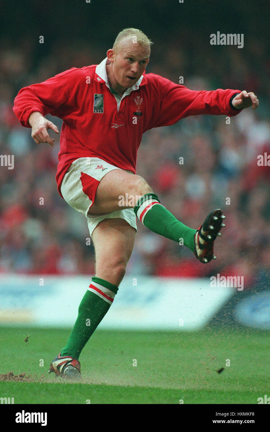 NEIL JENKINS WALES & CARDIFF RU 14 October 1999 Stock Photo - Alamy