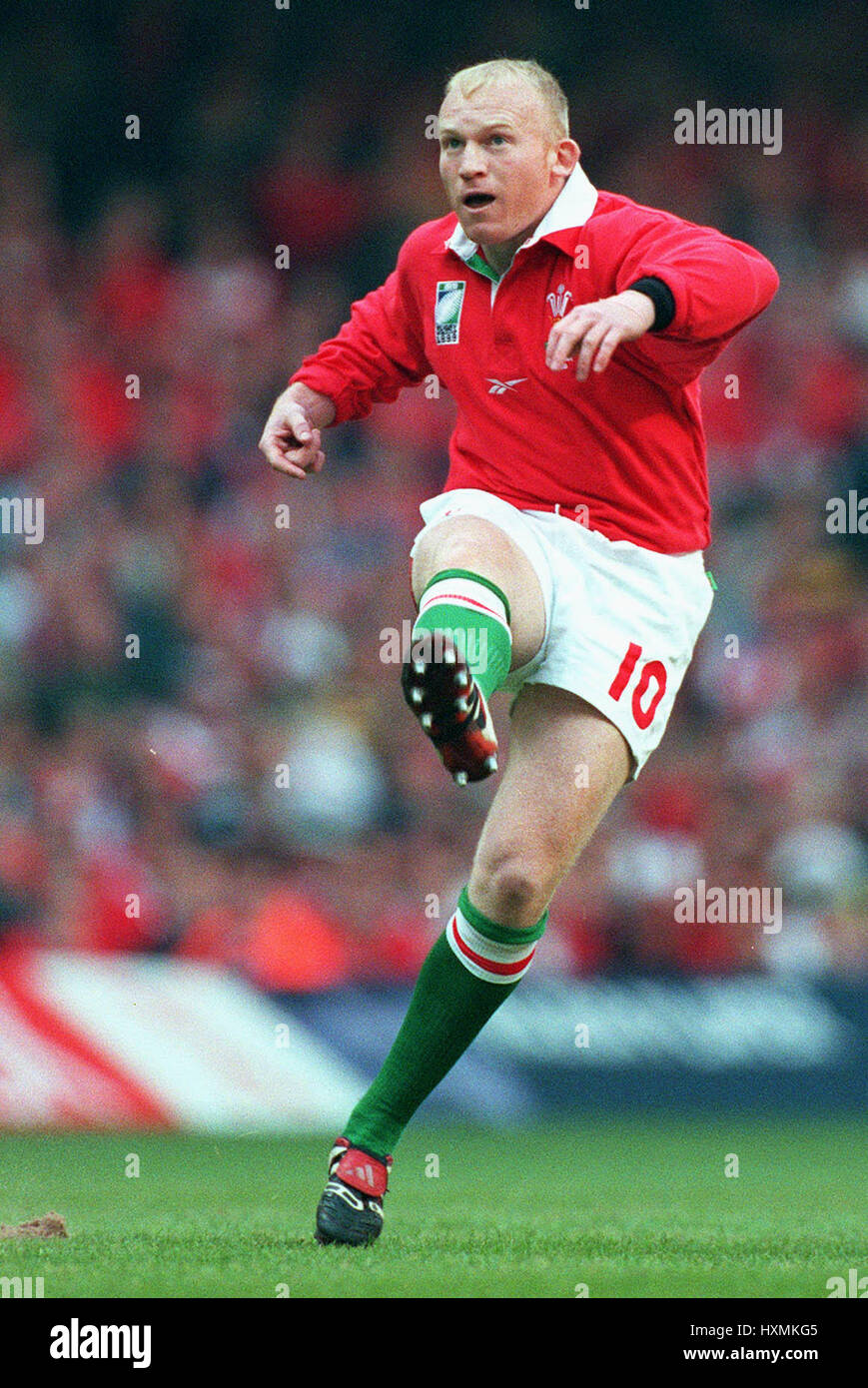 NEIL JENKINS WALES & CARDIFF RU 14 October 1999 Stock Photo - Alamy