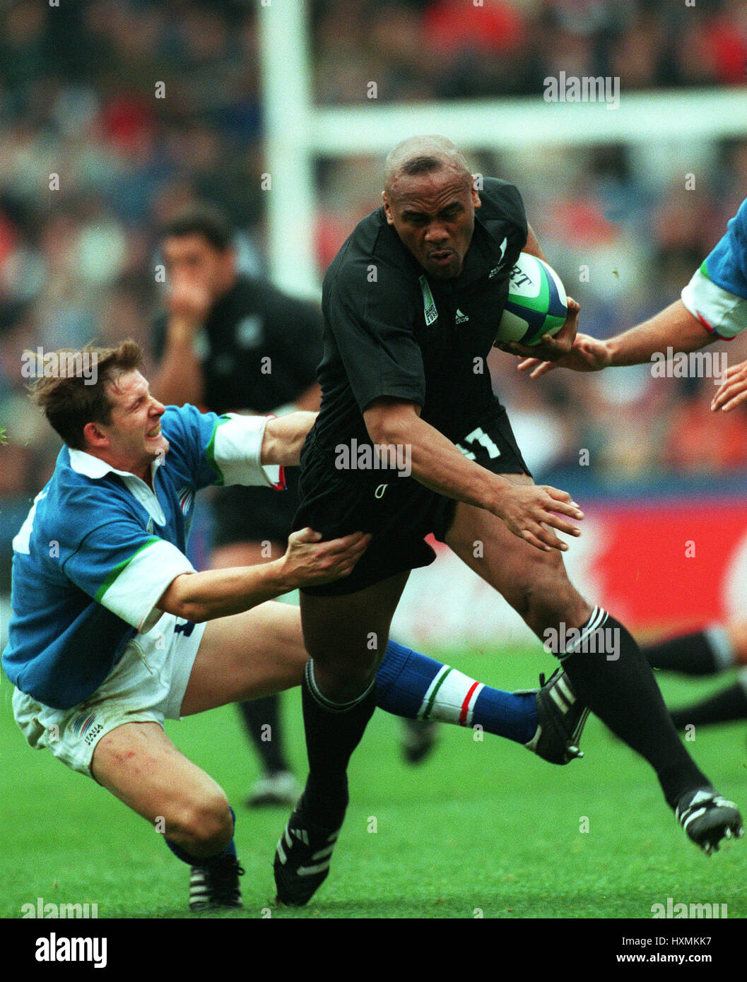 JONAH LOMU & MATT PINI NEW ZEALAND V ITALY 14 October 1999 Stock Photo ...