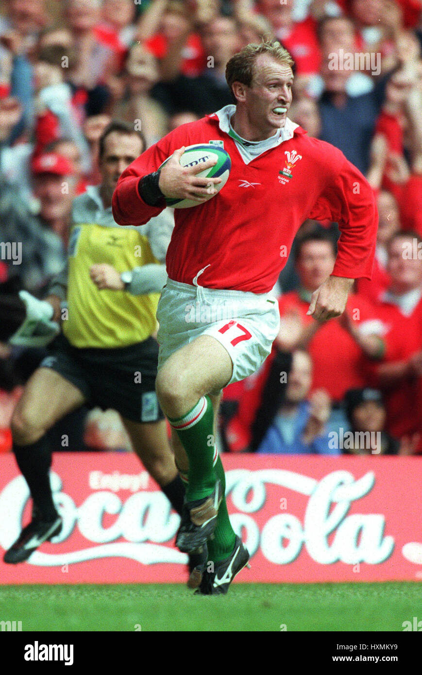 GARETH THOMAS WALES & CARDIFF RU 11 October 1999 Stock Photo - Alamy