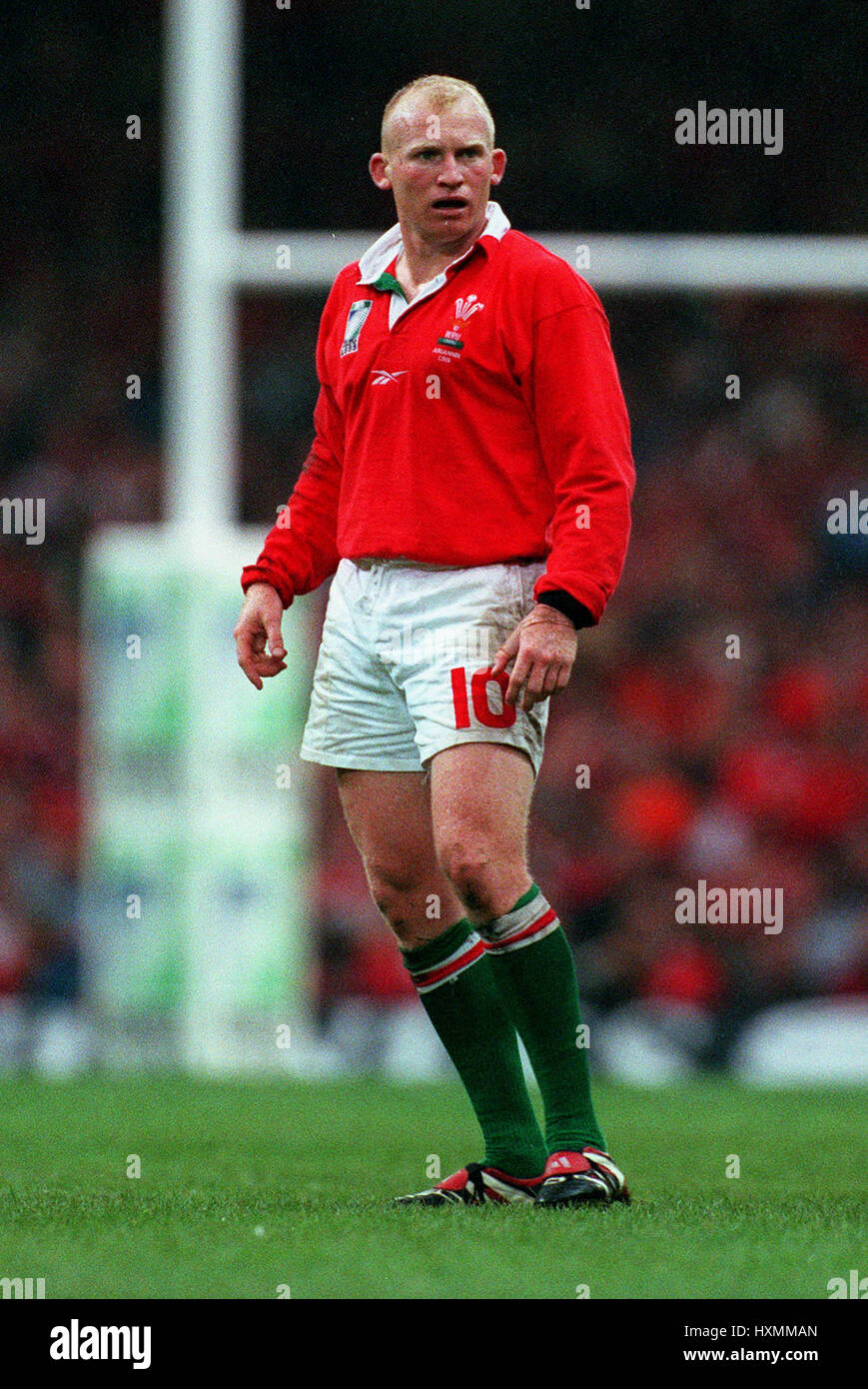 NEIL JENKINS WALES & CARDIFF RU 01 October 1999 Stock Photo - Alamy