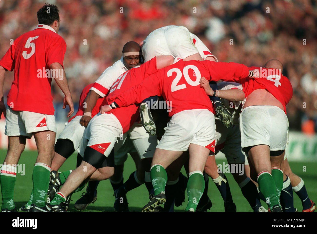 RODBER IS LIFTED BY THE RUCK WALES V ENGLAND 11 April 1999 Stock Photo ...