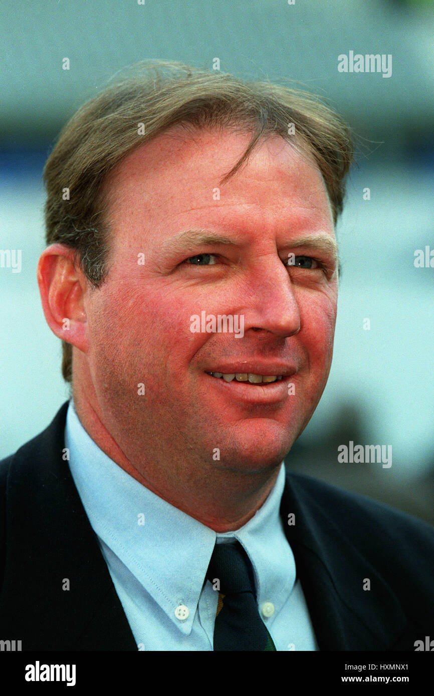 JOHN MCKAY AUSTRALIAN MANAGER 21 November 1998 Stock Photo - Alamy