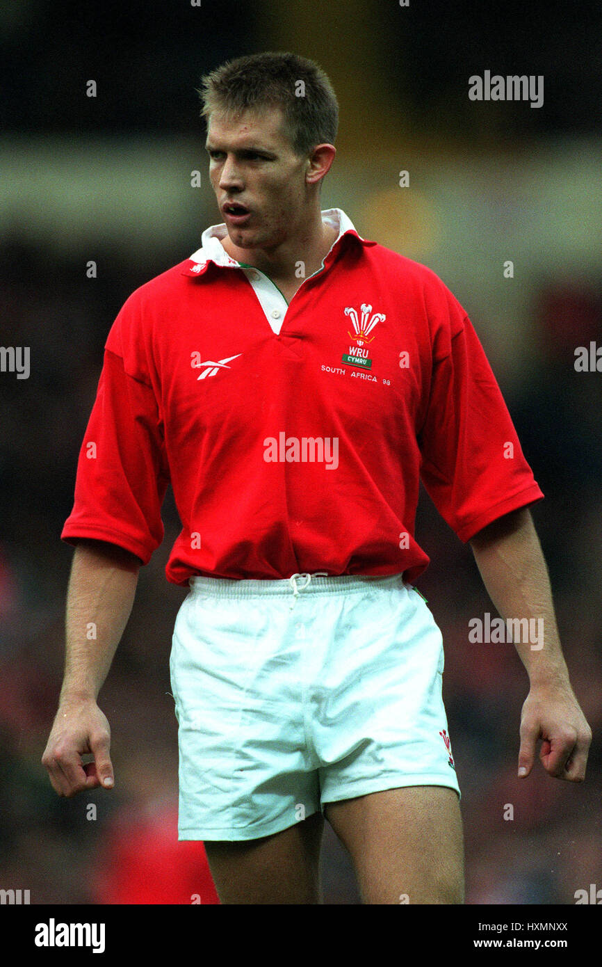 DAFYDD JAMES WALES & BRIDGEND RU 16 November 1998 Stock Photo - Alamy