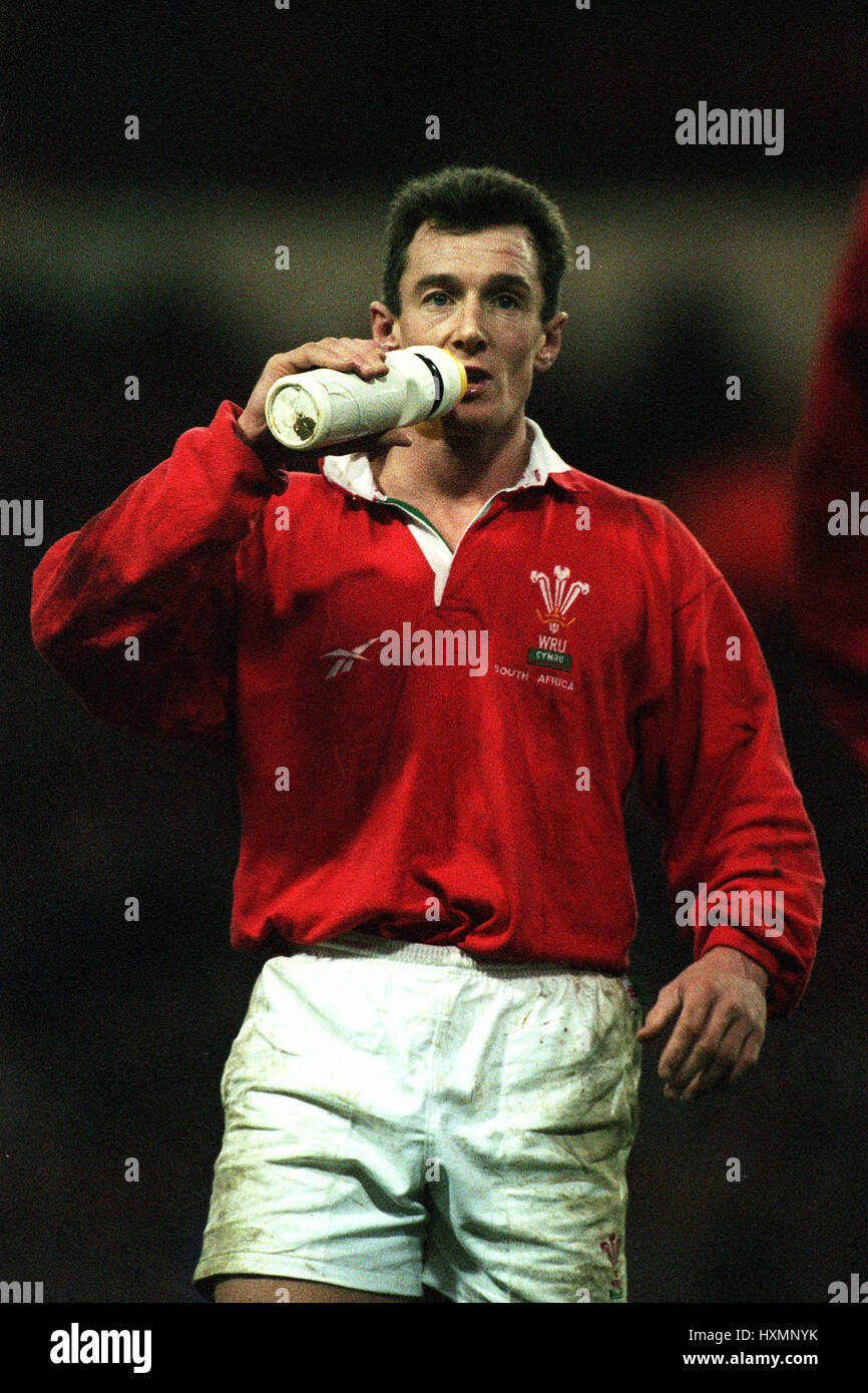 ROBERT HOWLEY WALES & CARDIFF RU 16 November 1998 Stock Photo - Alamy