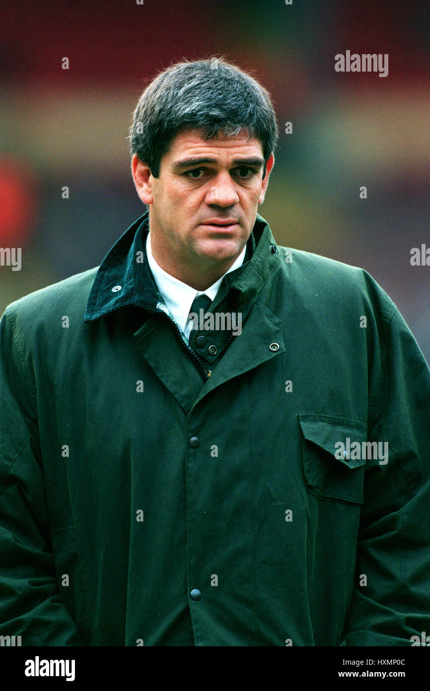 NICK MALLET SOUTH AFRICA RU COACH 16 November 1998 Stock Photo - Alamy
