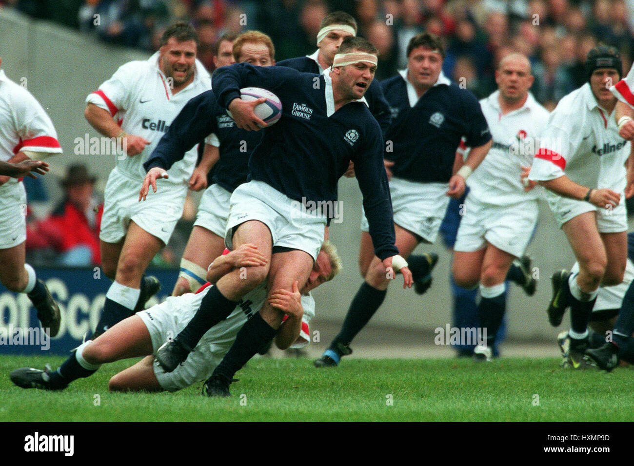 ERIC PETERS BREAKS AWAY SCOTLAND V ENGLAND 23 March 1998 Stock Photo ...