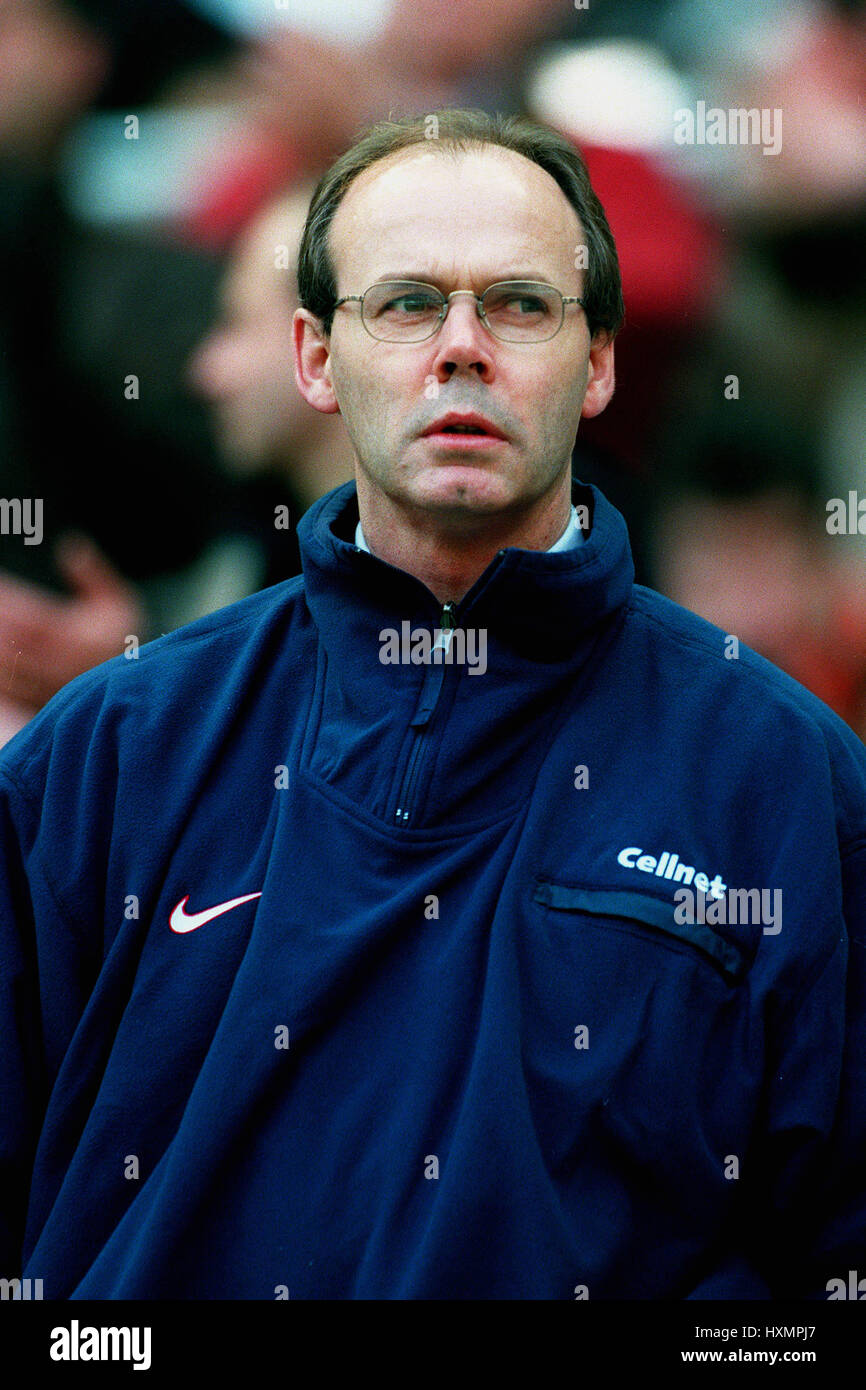 England coach woodward hi-res stock photography and images - Alamy