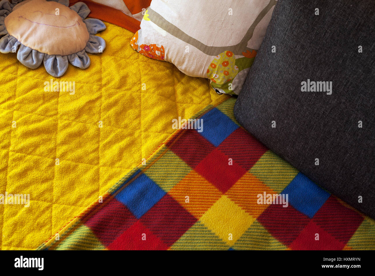 Colorful blankets hi-res stock photography and images - Alamy