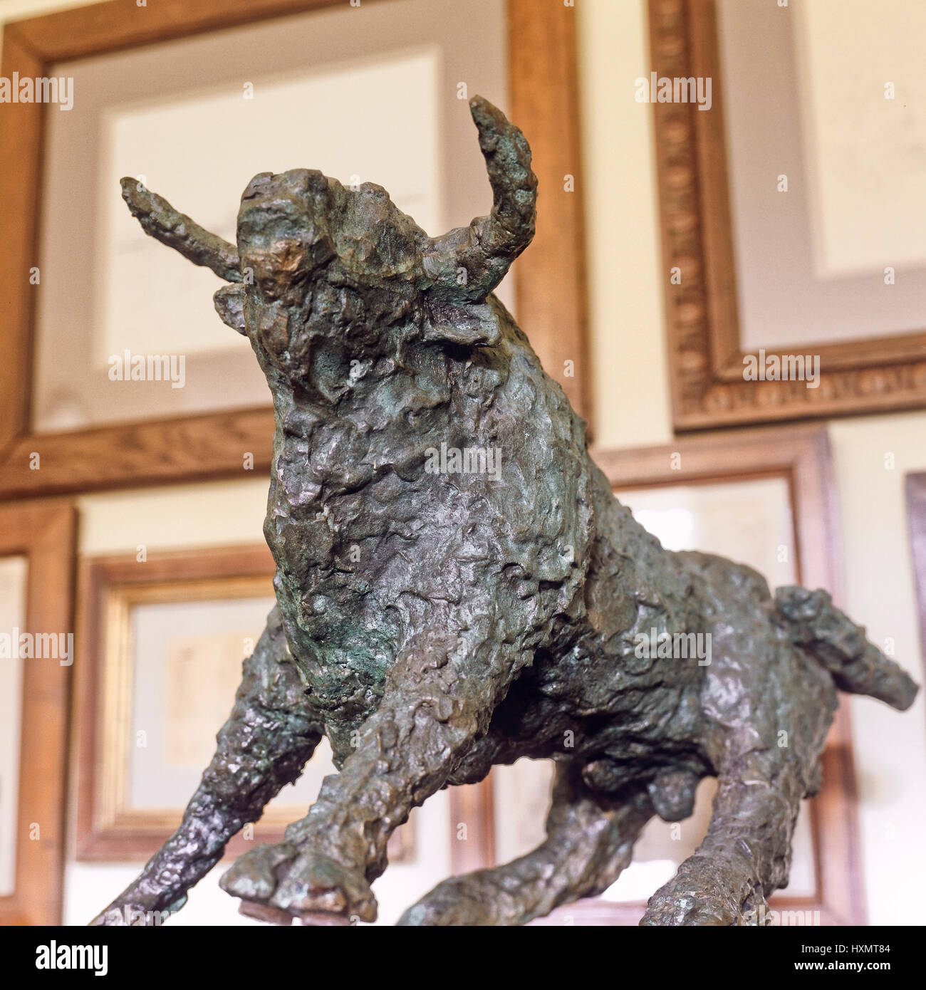 Bull sculptures hi-res stock photography and images - Alamy