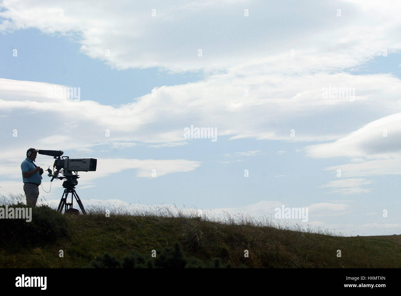 TV CAMERA FOLLOWS THE ACTION THE OPEN 2005 ST ANDREWS ST.ANDREWS ...