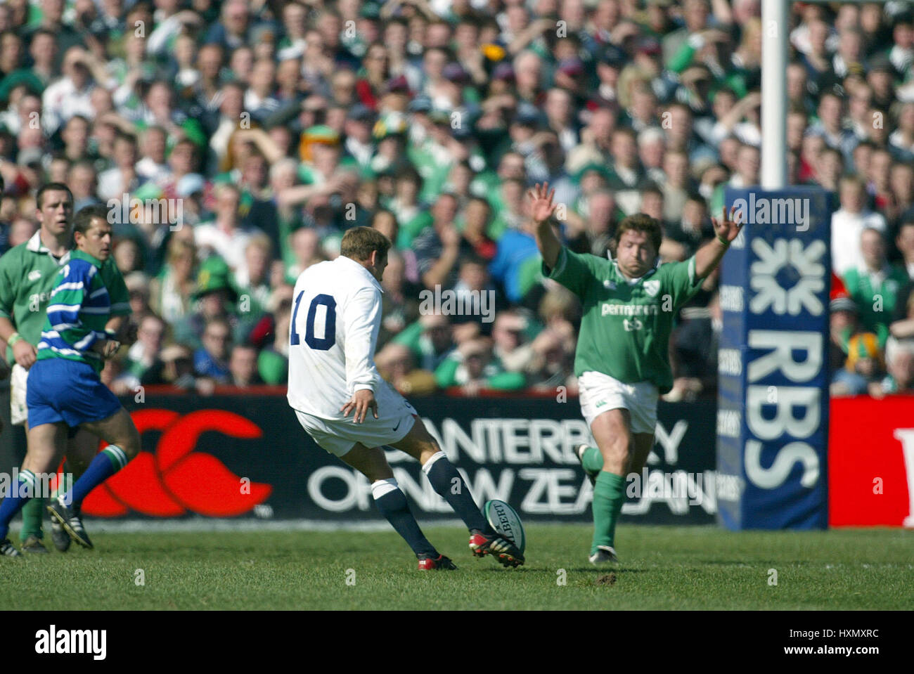 Jonny wilkinson drop goal hi-res stock photography and images - Alamy