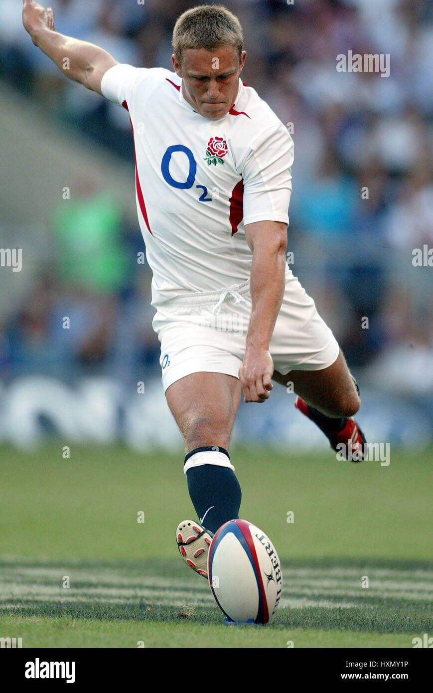 JONNY WILKINSON ENGLAND & NEWCASTLE FALCONS TWICKENHAM LONDON ENGLAND ...
