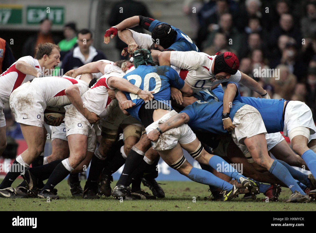Rugby england scrum hi-res stock photography and images - Alamy