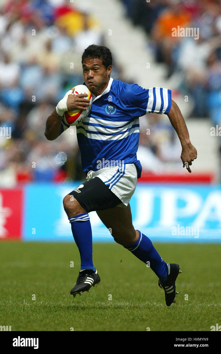 BRIAN LIMA SAMOA RU MANCHESTER ENGLAND 07 August 2002 Stock Photo - Alamy
