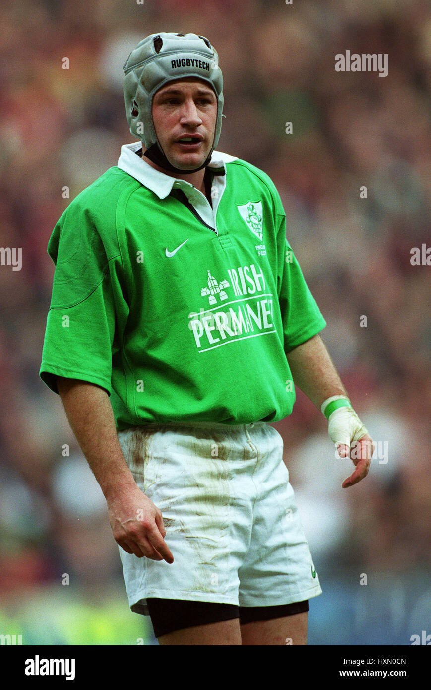 MIKE MULLINS IRELAND & YOUNG MUNSTER RU 05 February 2000 Stock Photo ...