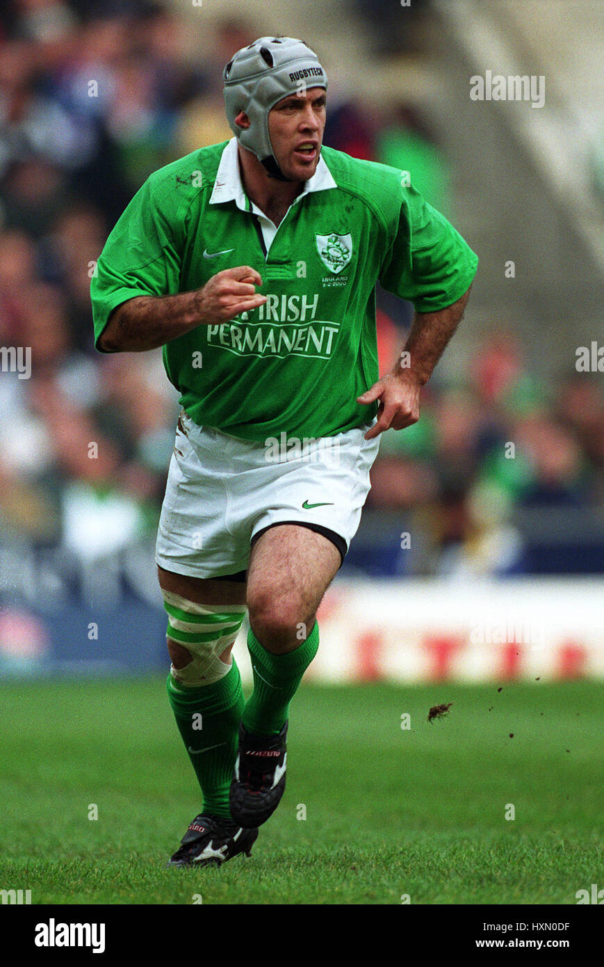 MIKE MULLINS IRELAND & YOUNG MUNSTER RU 05 February 2000 Stock Photo ...