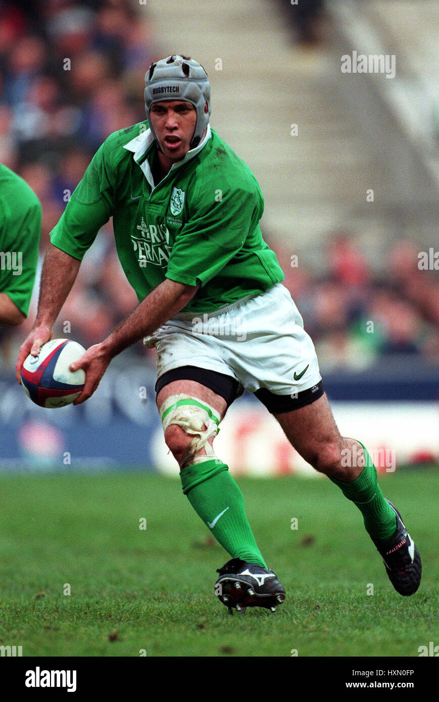 MIKE MULLINS IRELAND & YOUNG MUNSTER RU 05 February 2000 Stock Photo ...