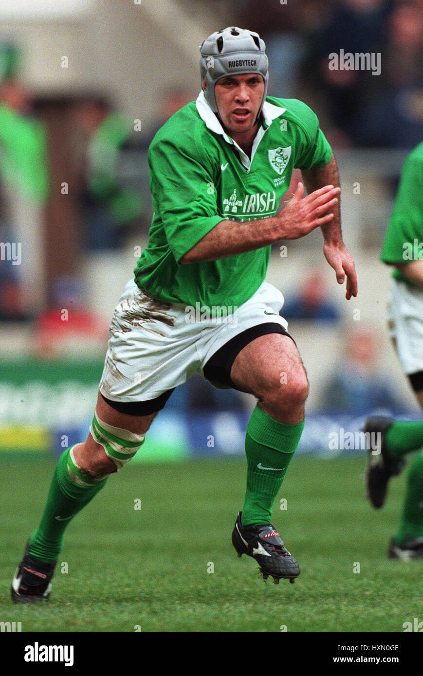 MIKE MULLINS IRELAND & YOUNG MUNSTER RU 05 February 2000 Stock Photo ...
