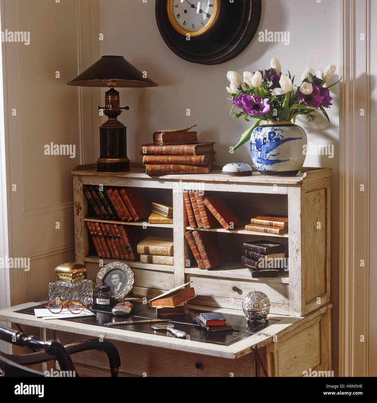 Antique book shelves with desk hi-res stock photography and images - Alamy