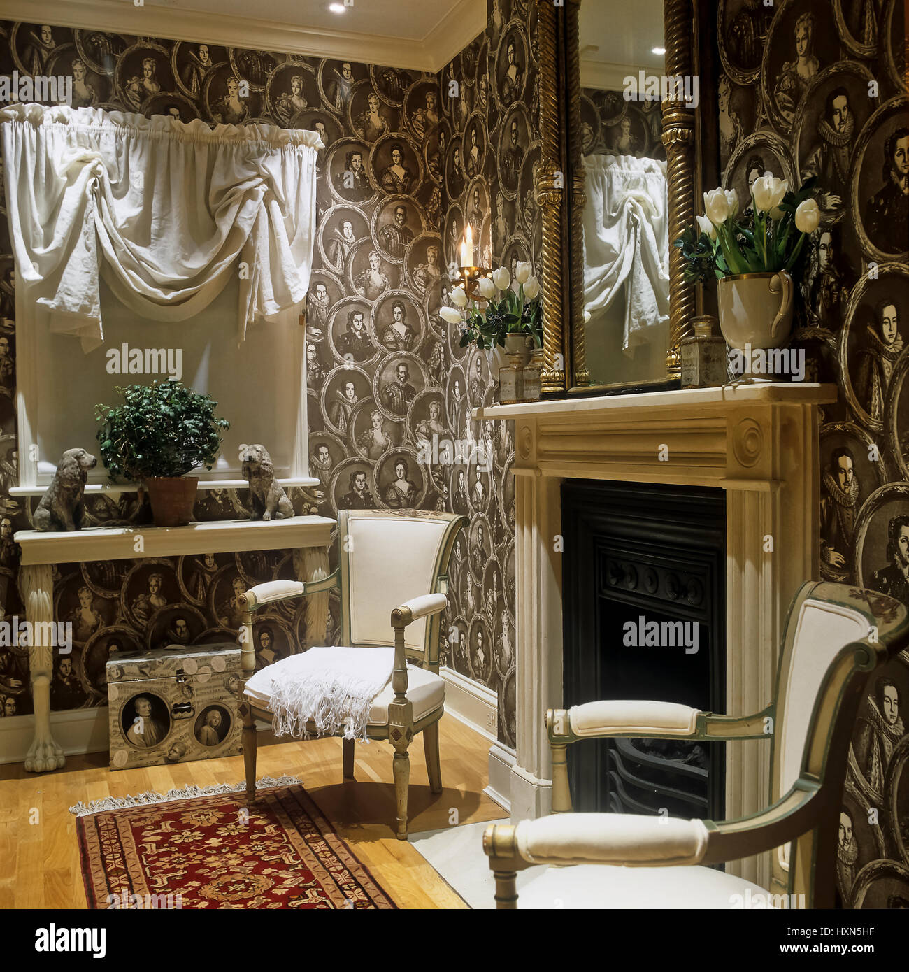 Regency wallpaper hi-res stock photography and images - Alamy