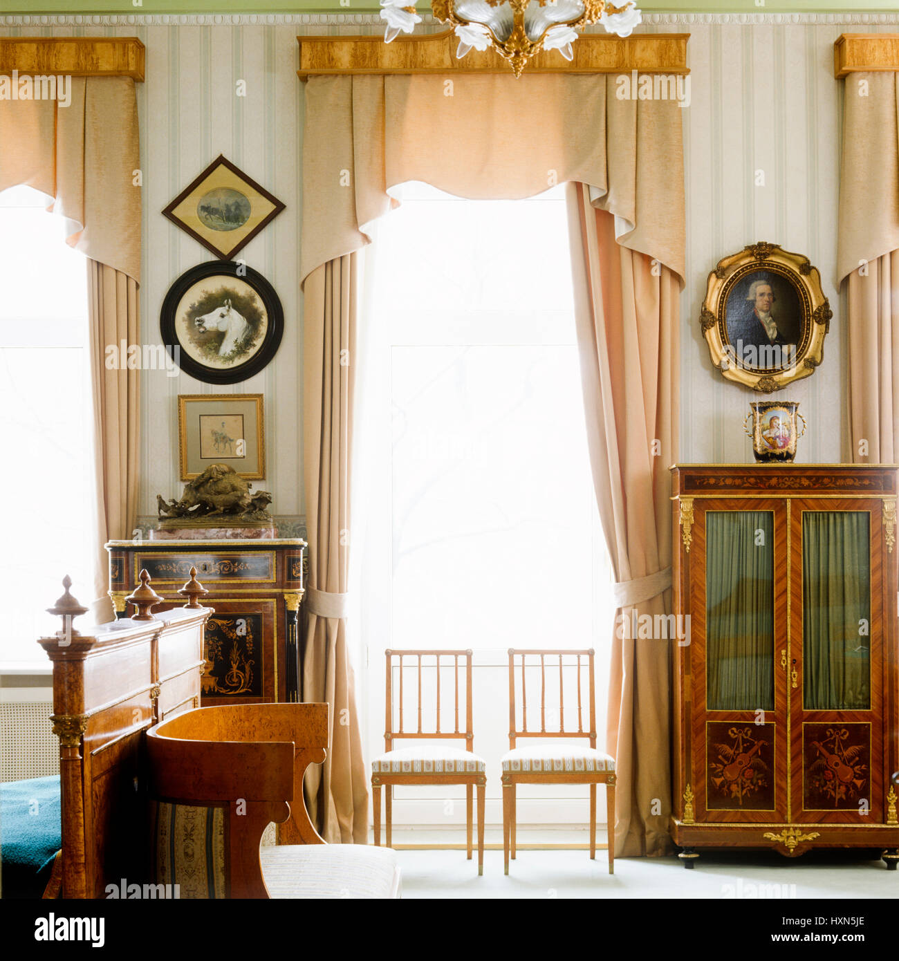 Classic style bedroom Stock Photo - Alamy