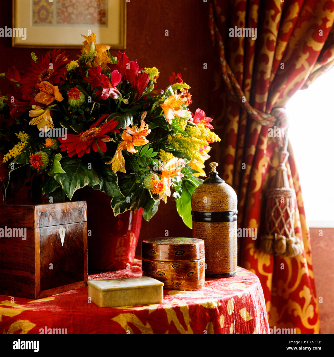 Box side table hi-res stock photography and images - Alamy