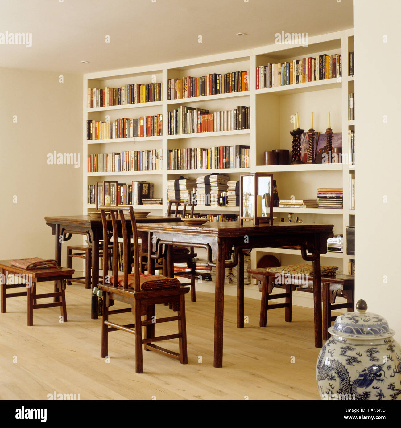 Traditional japanese living room hi-res stock photography and images ...