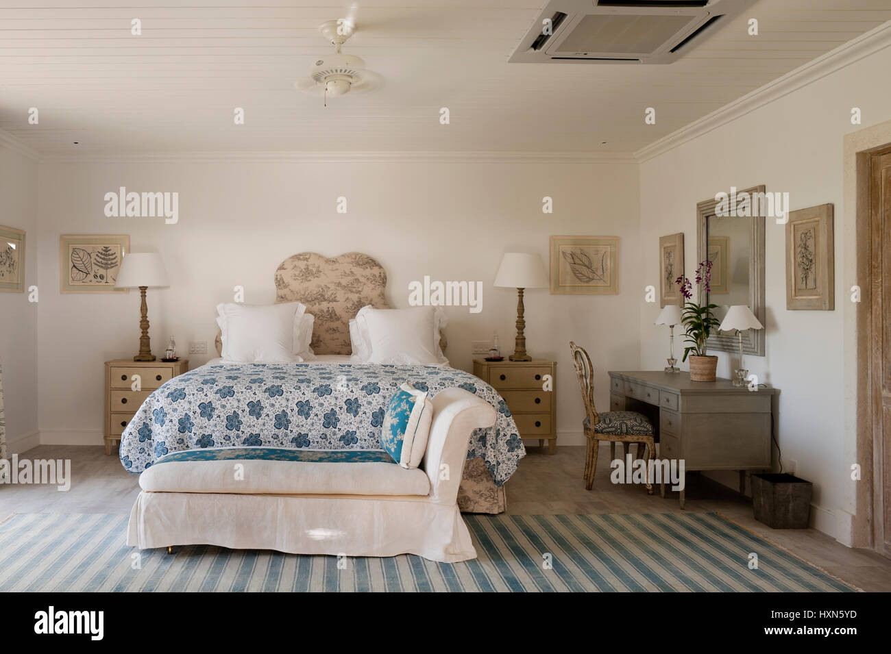 Feminine pattern hi-res stock photography and images - Alamy