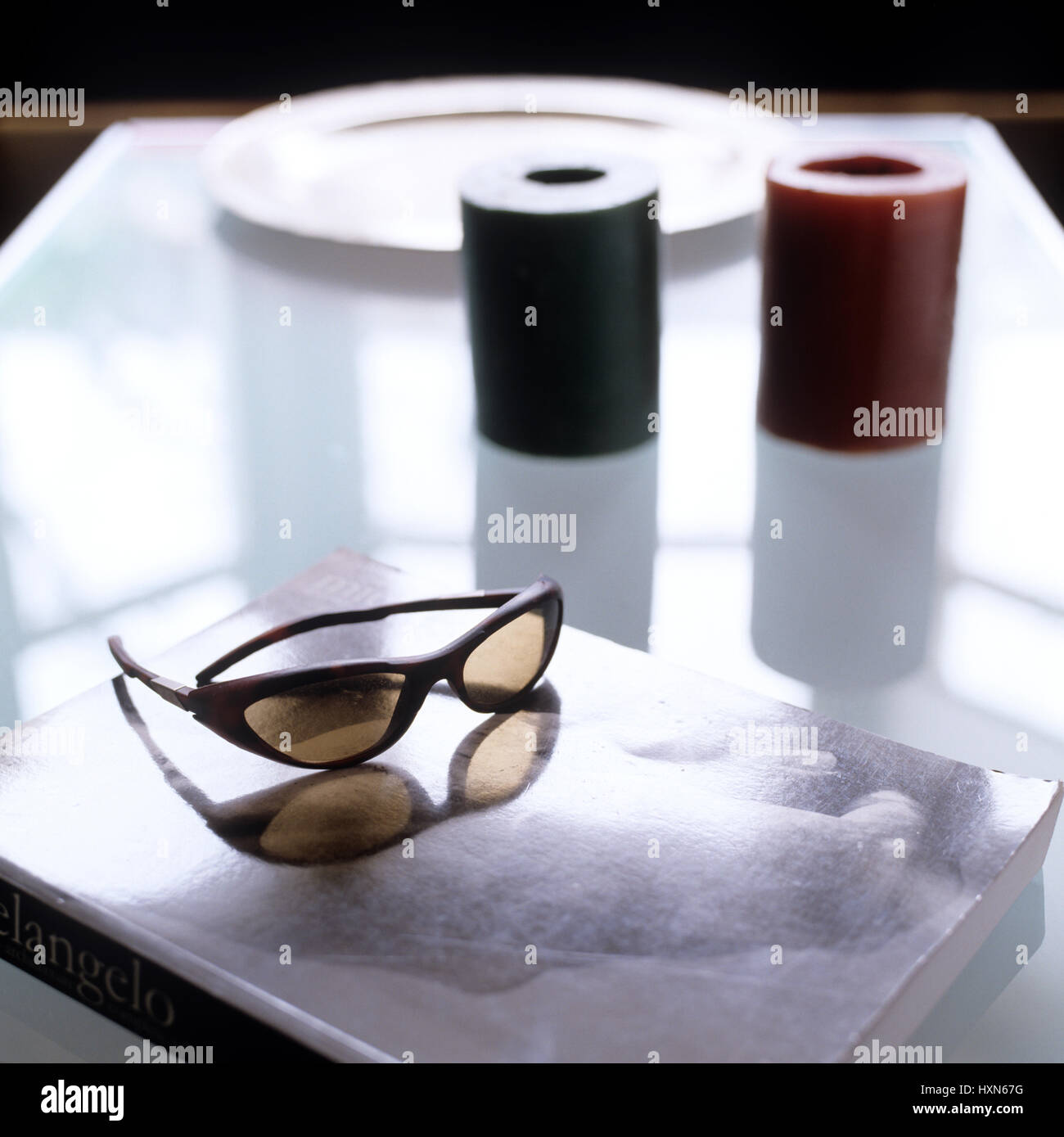 Modern white tabletop books hi-res stock photography and images - Alamy