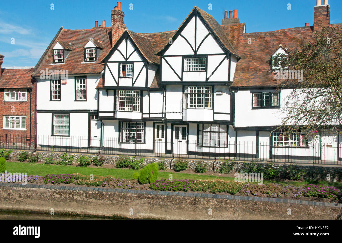 Medieval cottages hi-res stock photography and images - Alamy