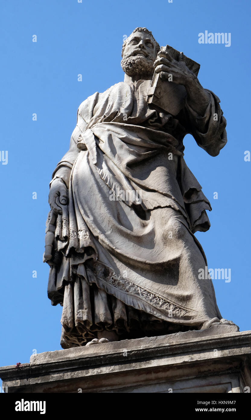 Saint peter statue rome hi-res stock photography and images - Alamy
