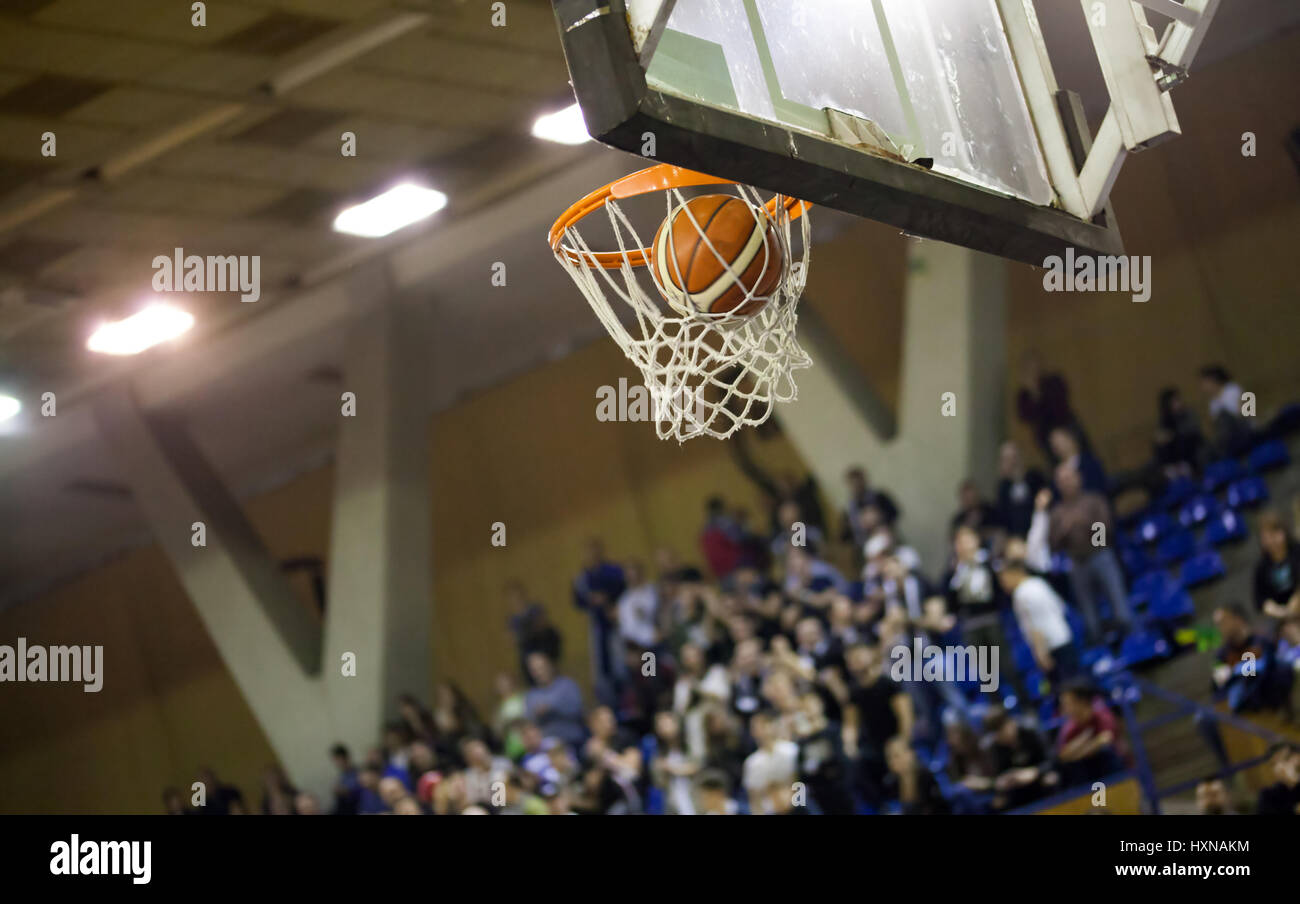 scoring the winning points at a basketball game Stock Photo - Alamy