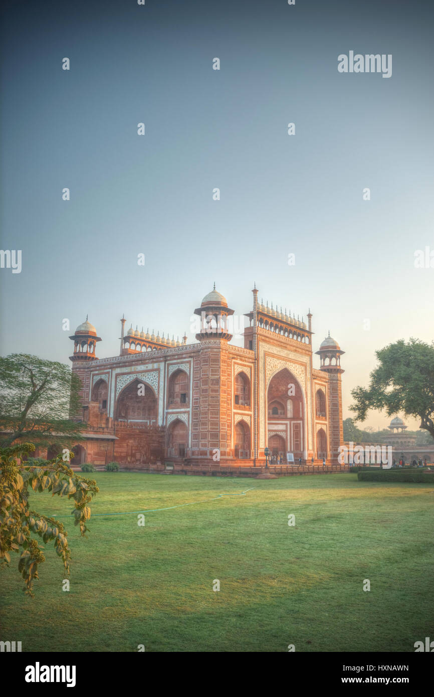 gate through which the Taj Mahal visitors in a park that surrounds the ...