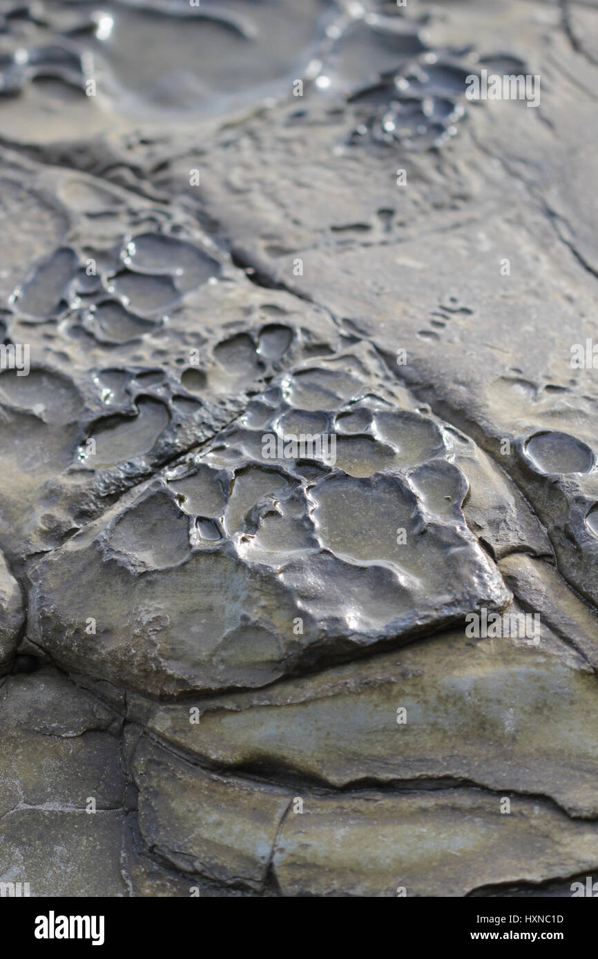 Slippy and wet rock surface next to ocean Stock Photo - Alamy