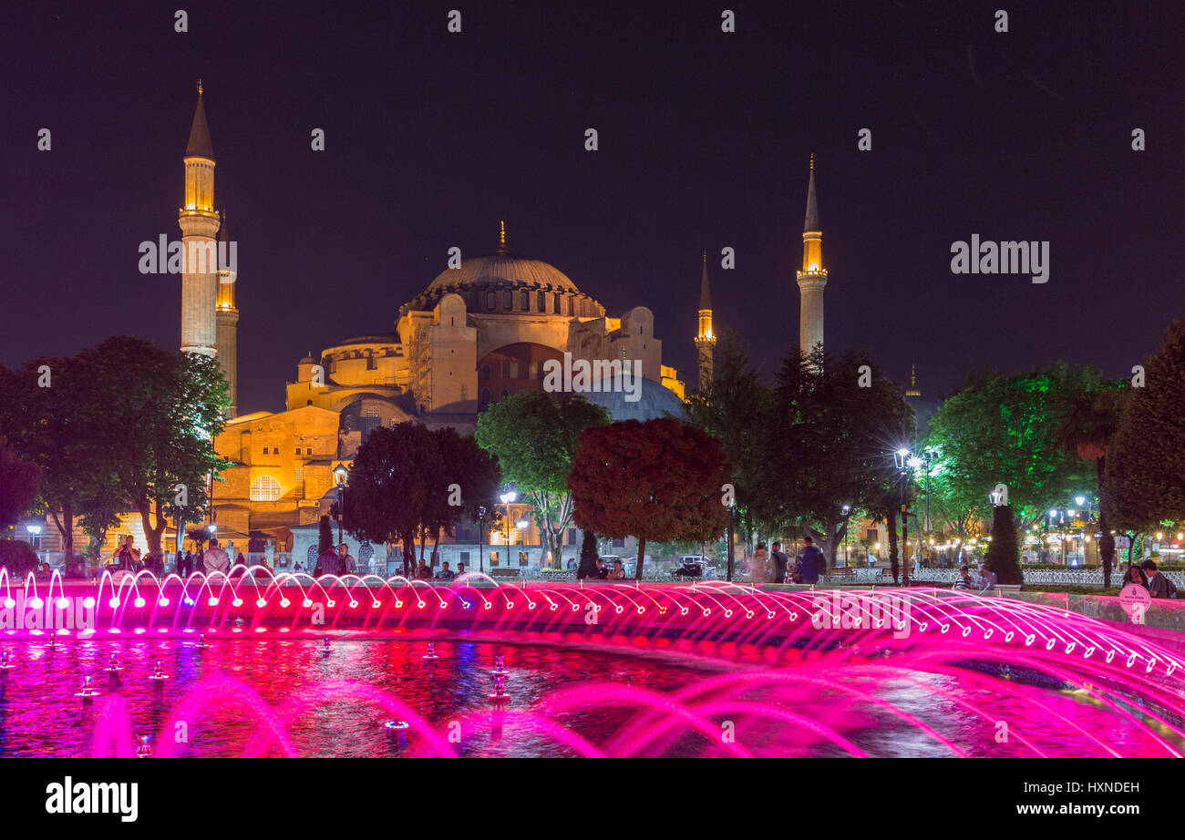 Islamic architecture fountain hi-res stock photography and images - Alamy