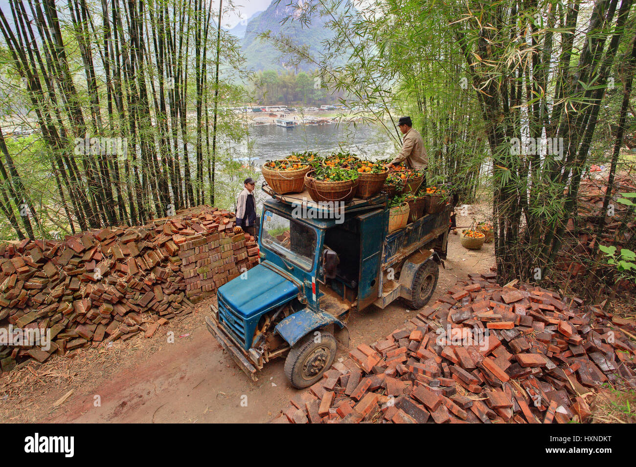 Ancient chinese truck with oranges hi-res stock photography and images ...