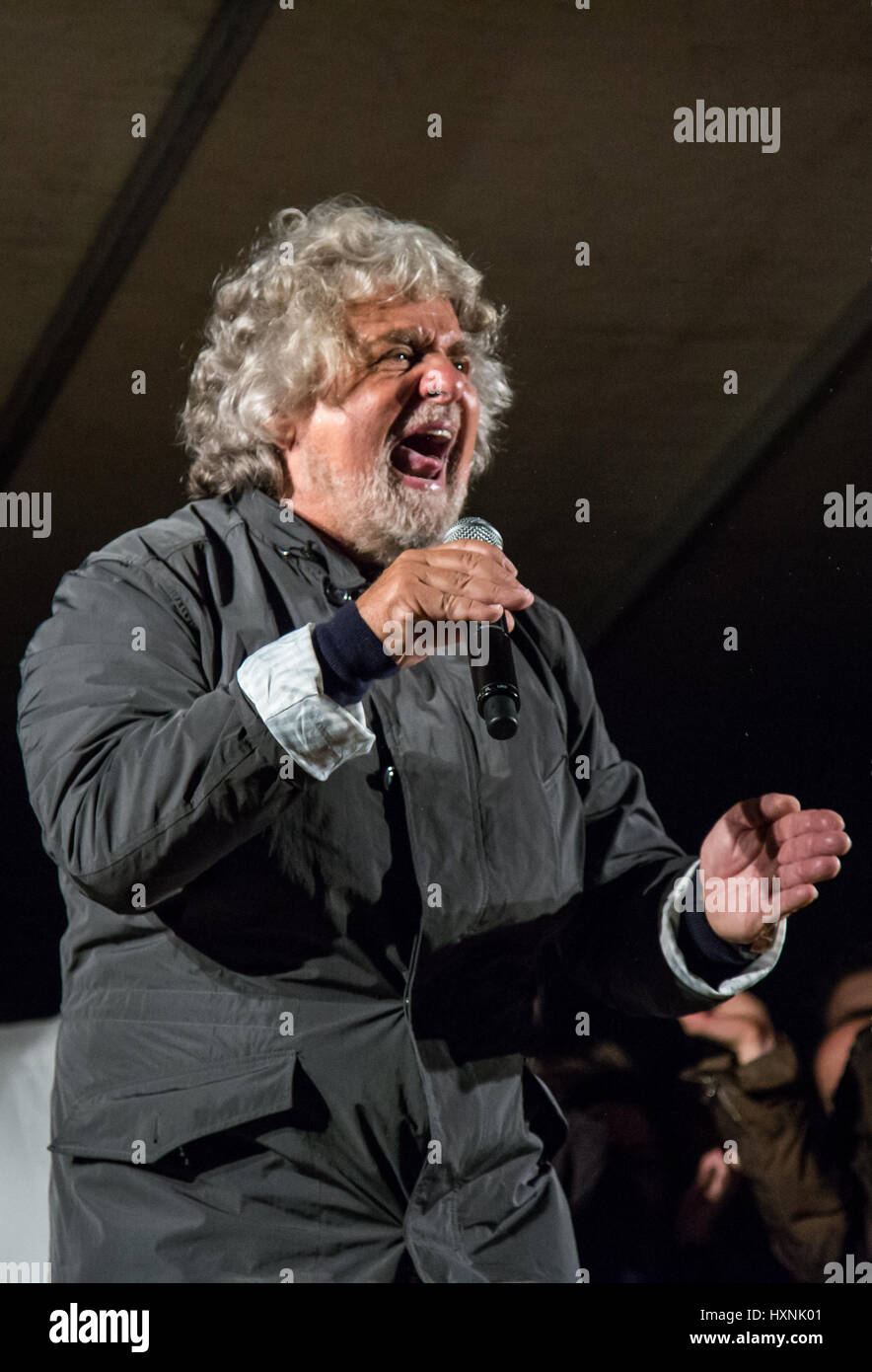 Beppe grillo 5 stelle hi-res stock photography and images - Alamy