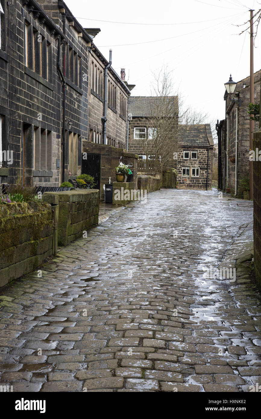 Typical yorkshire terraced houses hi-res stock photography and images ...