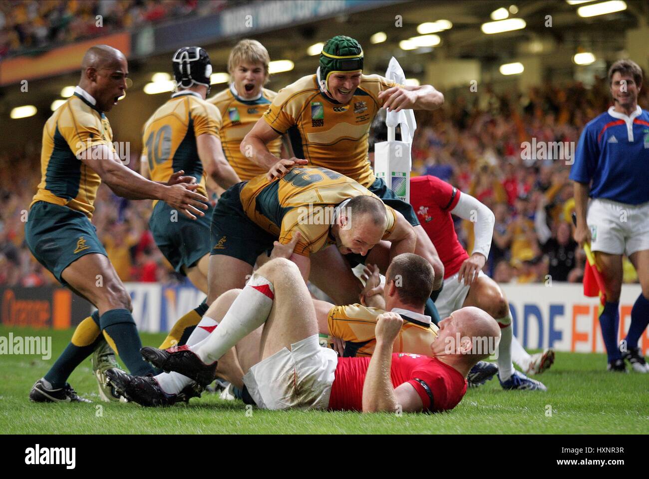 CHRIS LATHAM SCORES TRY WALES RU V AUSTRALIA RU MILLENNIUM STADIUM ...