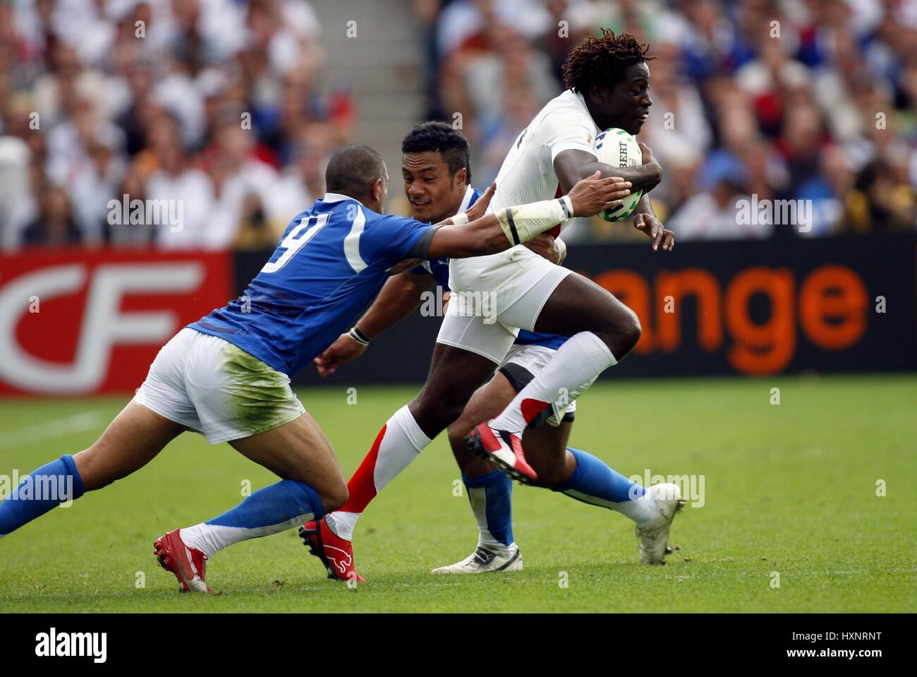 PAUL SACKEY TAKES ON SAMOANS ENGLAND V SAMOA RWC FRANCE 07 STADE DE LA ...