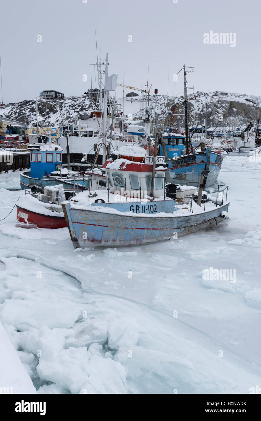 Inuit fishing sea hi-res stock photography and images - Alamy