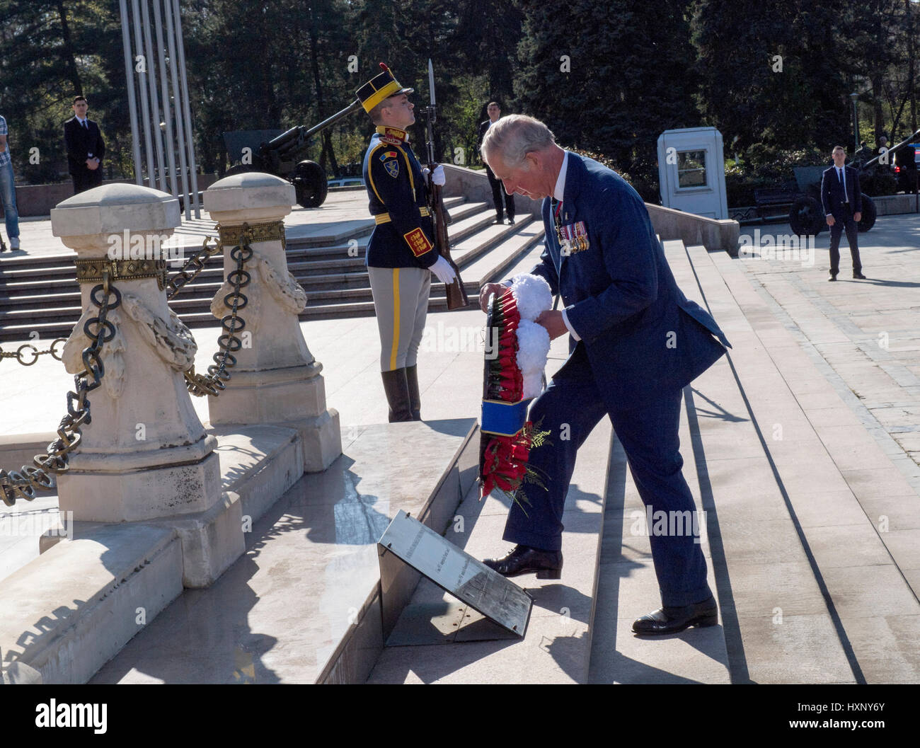 The Prince of Wales lays a wreath at the Tomb of the Unknown Soldier in ...