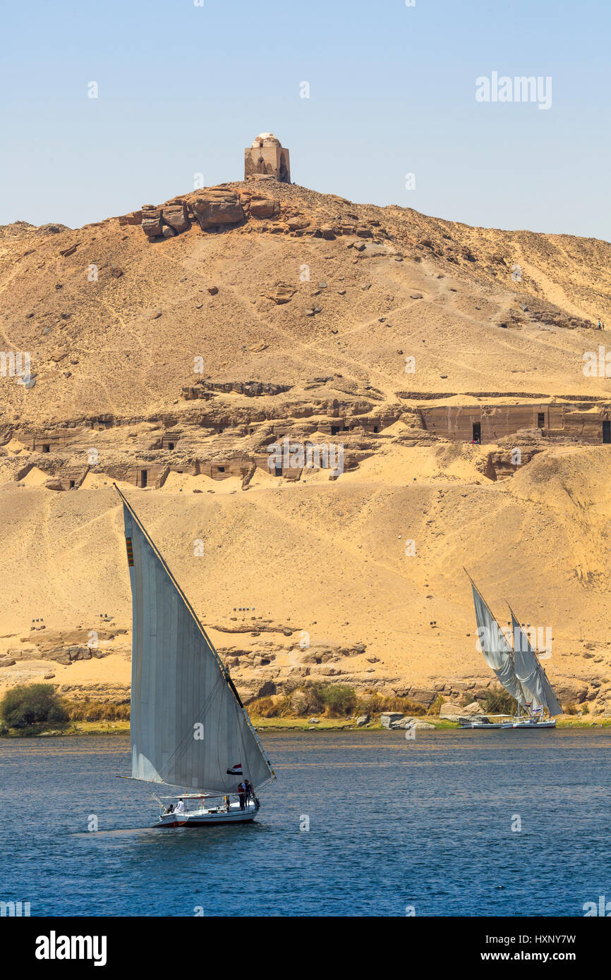 Felucca (river boat) on the Nile, with the Sahara behind in Aswan ...