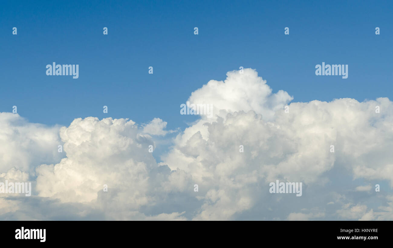 Huge white cloud hi-res stock photography and images - Alamy