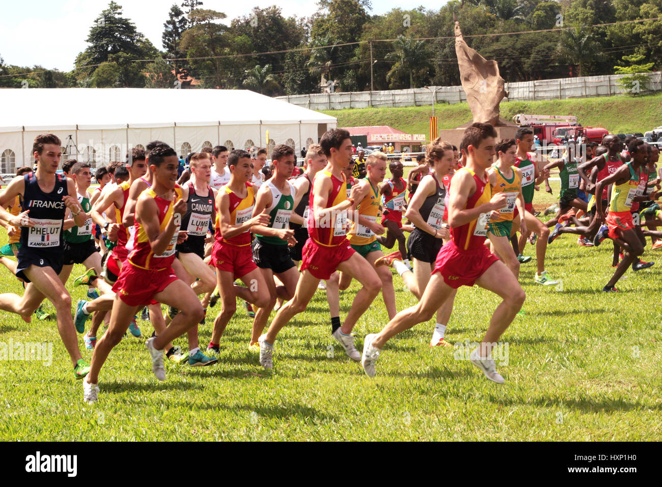 Athletes battle it out during the IAAF World Cross Country ...