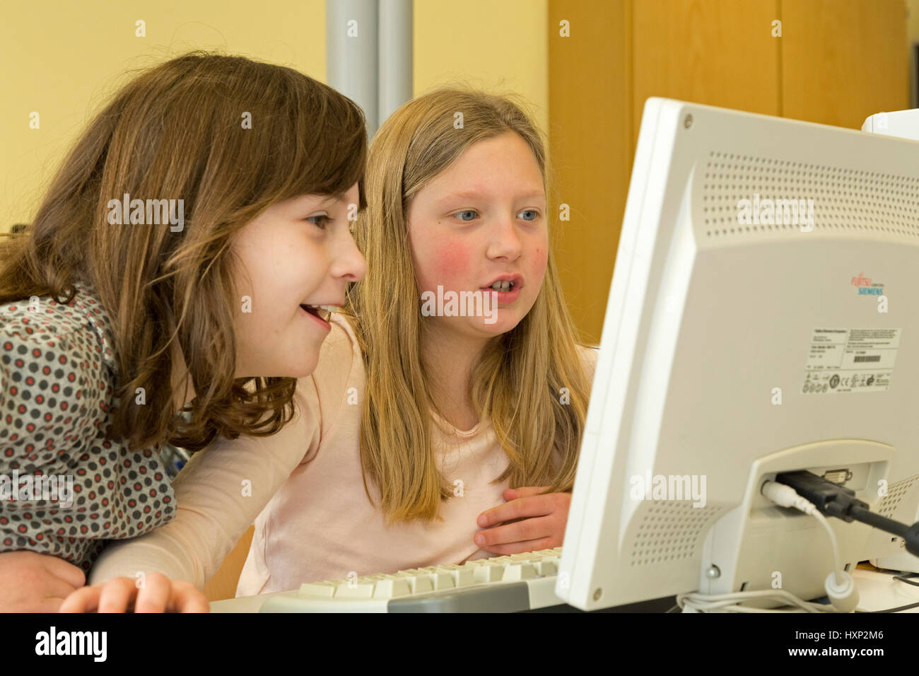 School working together hi-res stock photography and images - Alamy